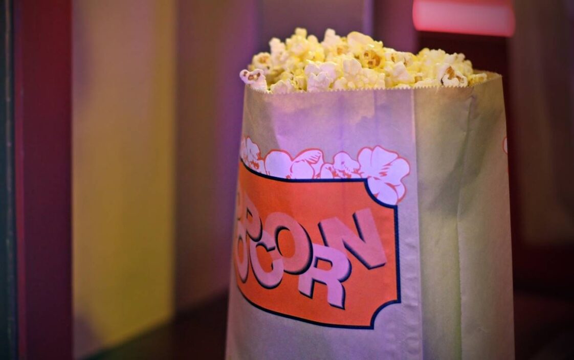 Como surgiu a tradição de comer pipoca no cinema? – Zona Curiosa