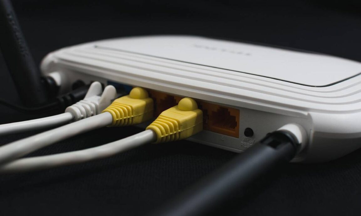 Qual a diferença entre modem e roteador? - Zona Curiosa