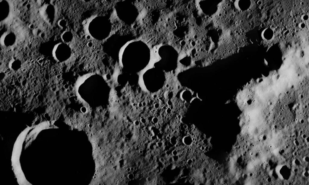 O lado oculto da Lua possui mais crateras? – Zona Curiosa