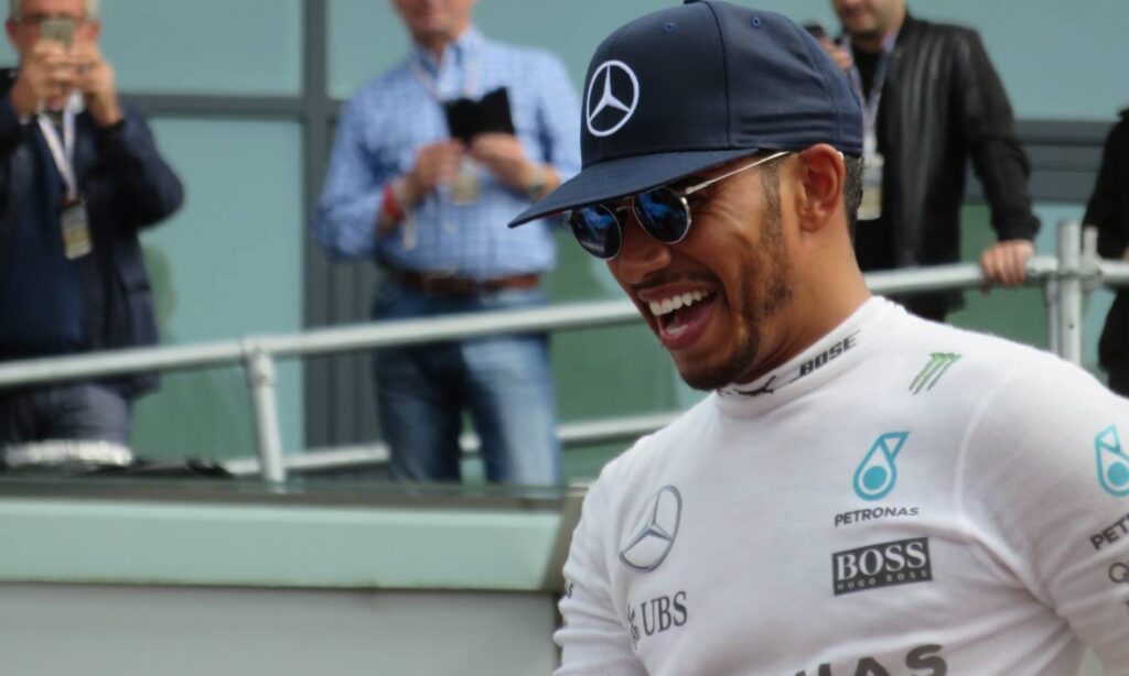 Por que o Lewis Hamilton usa o número 44 na Fórmula 1? – Zona Curiosa