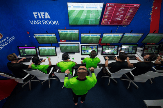 VAR: O Que Significa e Como Funciona? – Zona Curiosa