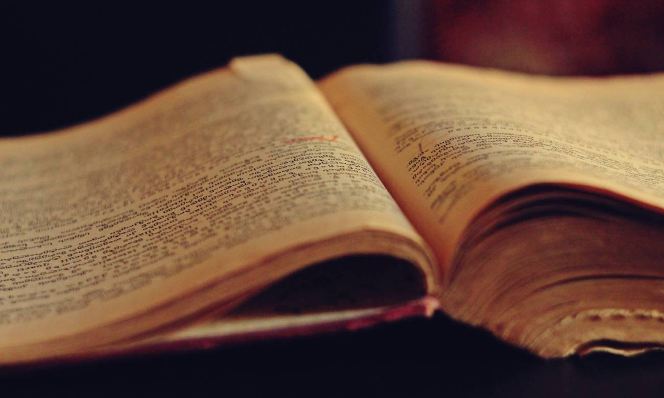 Por que as páginas dos livros ficam amarelas com o tempo? – Zona Curiosa